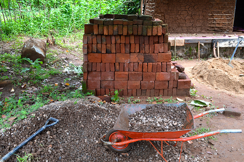 Building Low-Tech, Sustainable Clay Brick Houses